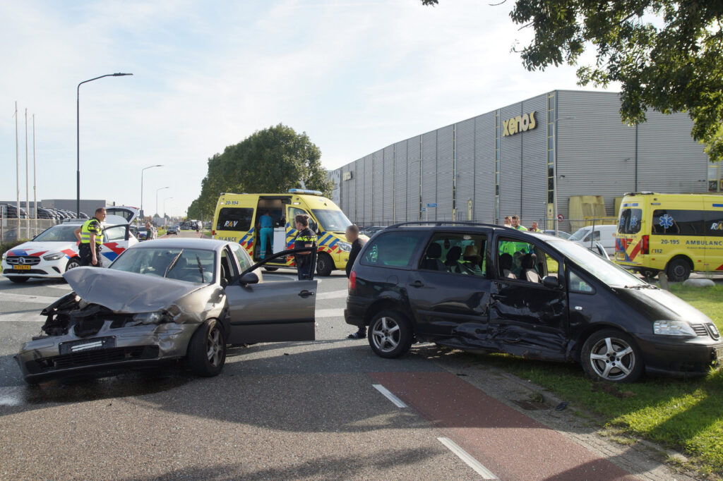Vier gewonden bij botsing op kruising in Waalwijk - 112Brabant