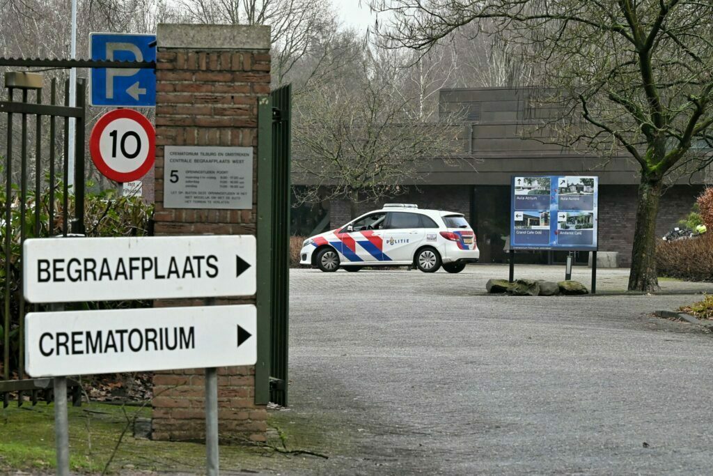 Nabestaanden rapper Boechi opnieuw op de vuist tijdens uitvaart ...