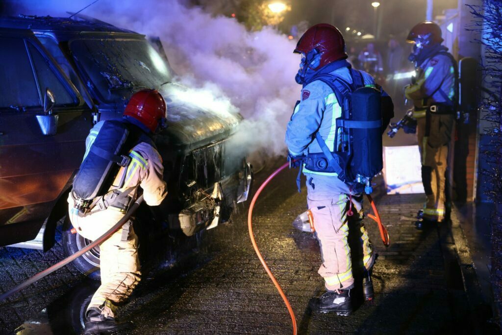 Bestelbus in garage vat vlam - 112Brabant