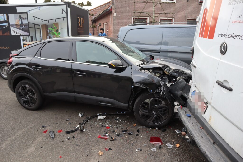 Veel schade na ongeluk in Sprang-Capelle - 112Brabant