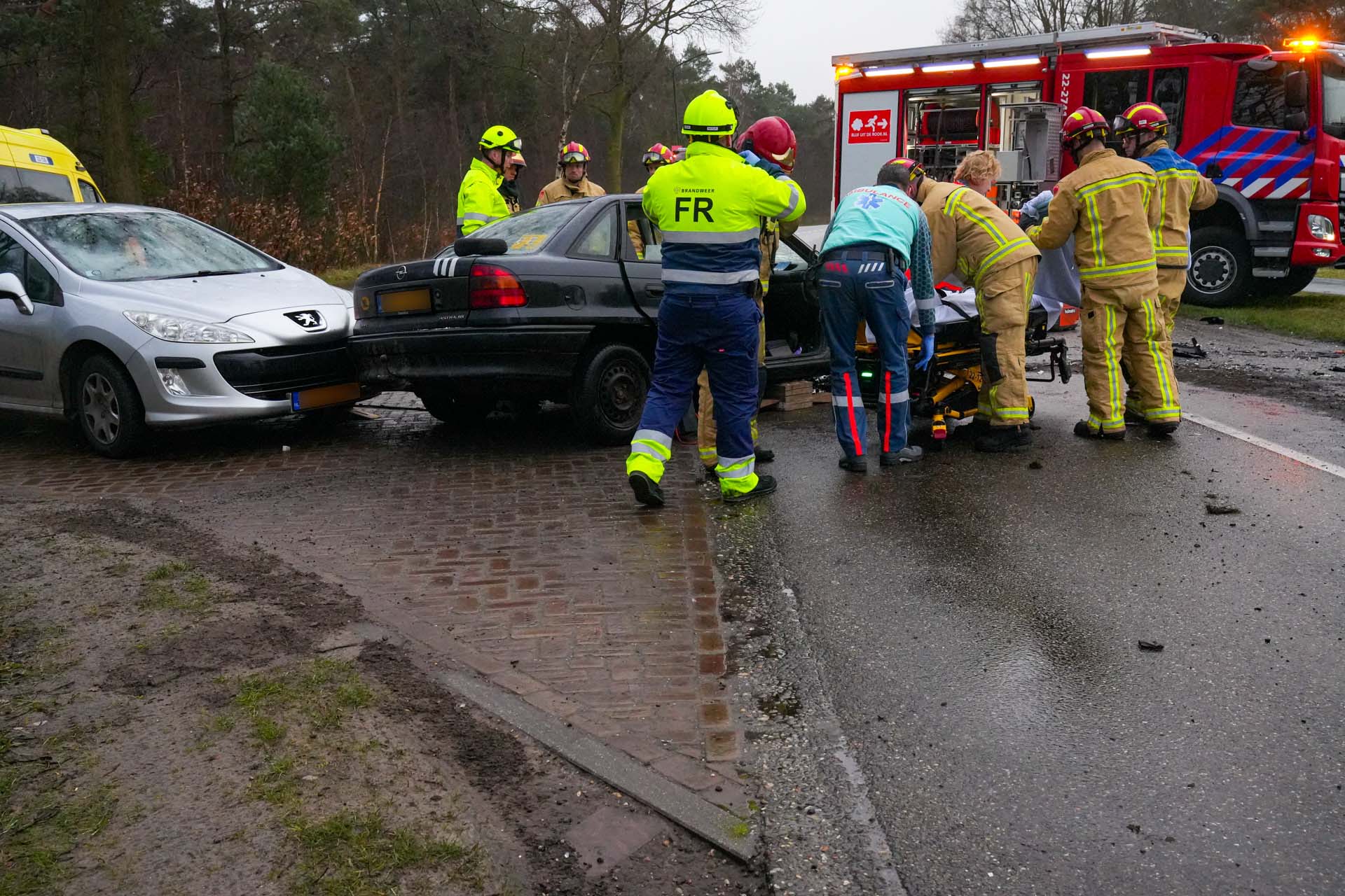Brandweer moet inzittende uit auto halen bij ernstig ongeval - 112Brabant