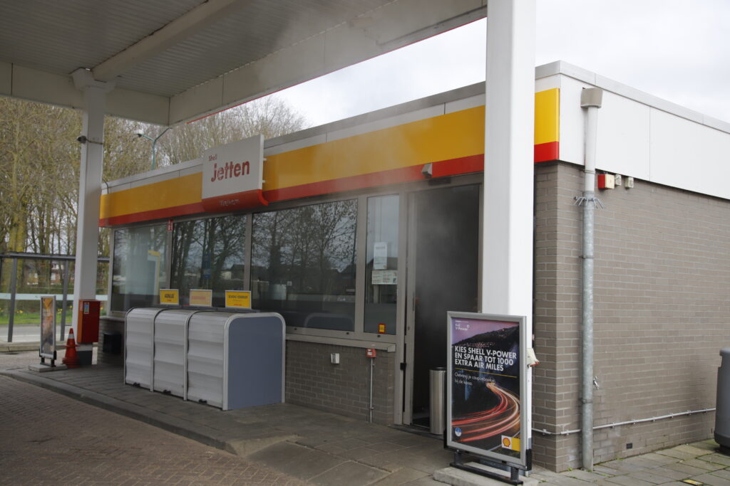 Medewerker vergeet alarm: pand van tankstation staat vol rook - 112Brabant