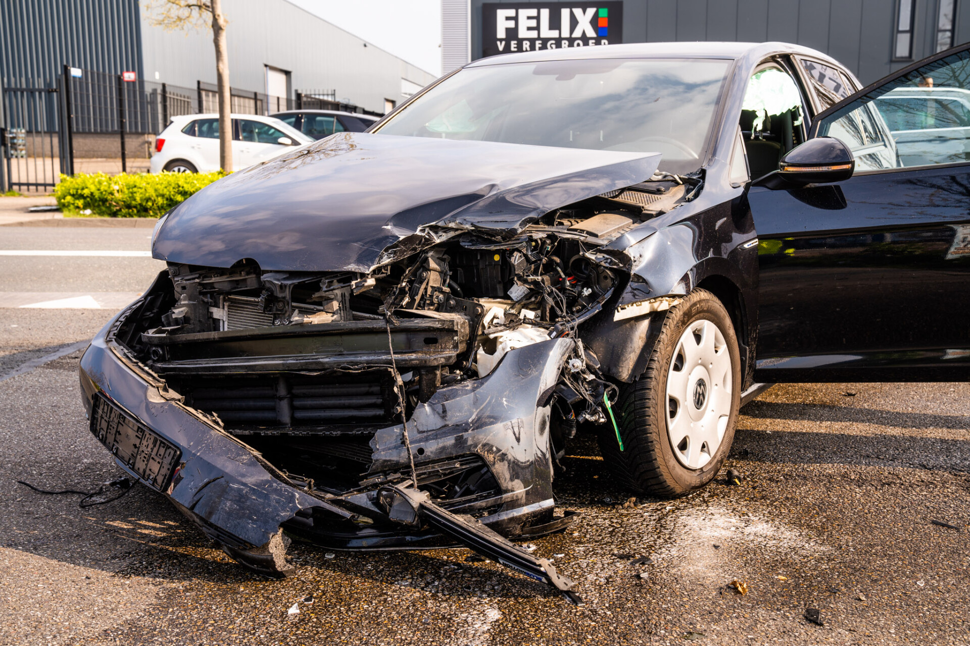 Veel schade bij ongeval tussen twee auto’s - 112Brabant
