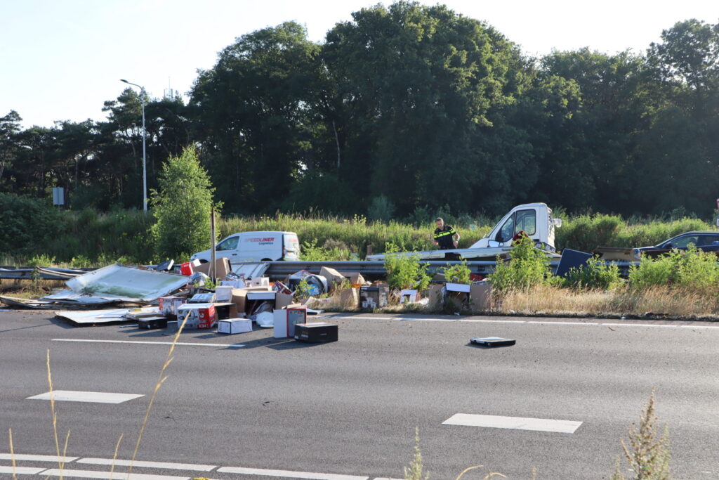 Ravage en grote drukte door ongeluk op Midden-Brabantweg N261 - 112Brabant