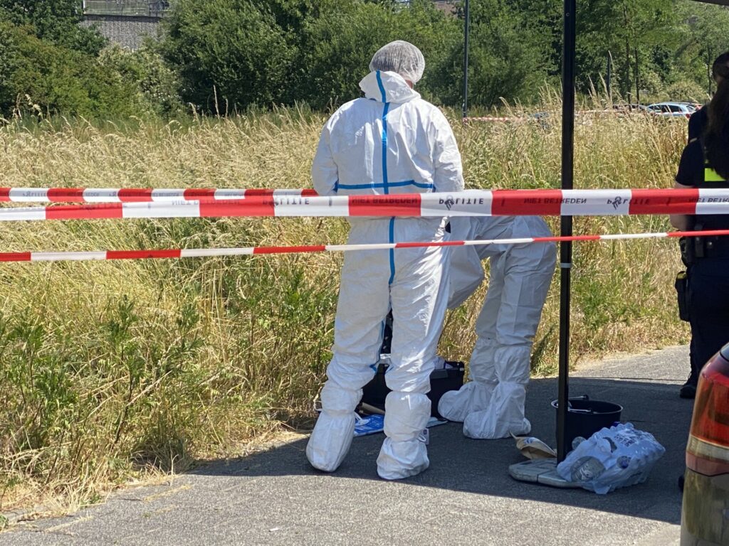FOTO SERIE: Lichaam aangetroffen, politie doet onderzoek in Breda - 112Brabant