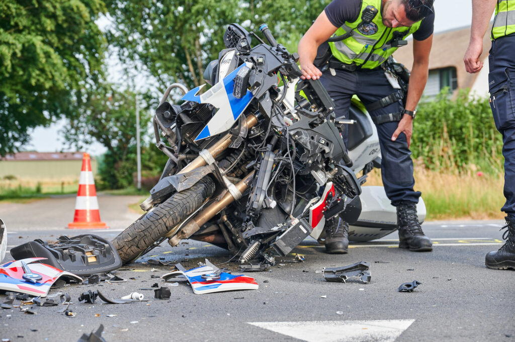 Motoragent raakt gewond bij aanrijding met auto - 112Brabant