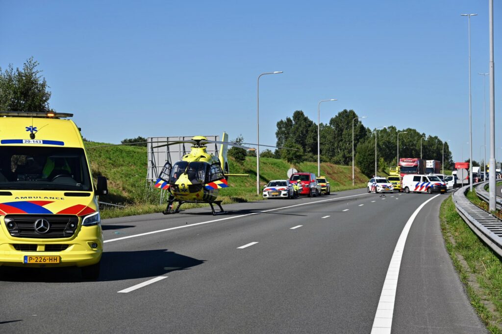 Dode bij ongeval met auto en vrachtwagen op snelweg - 112Brabant