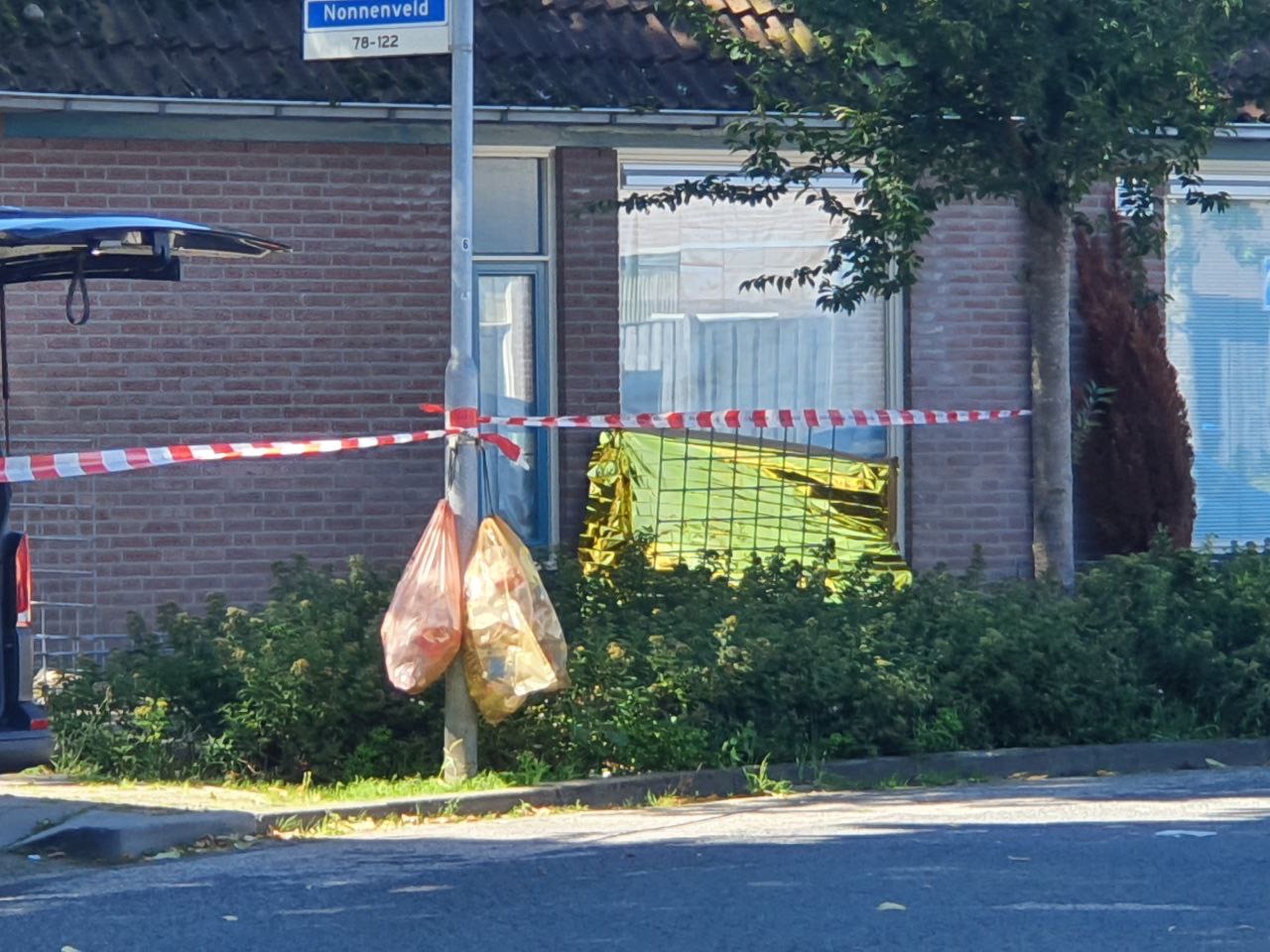 Dode gevonden in woning, politie doet onderzoek - 112 Nederland