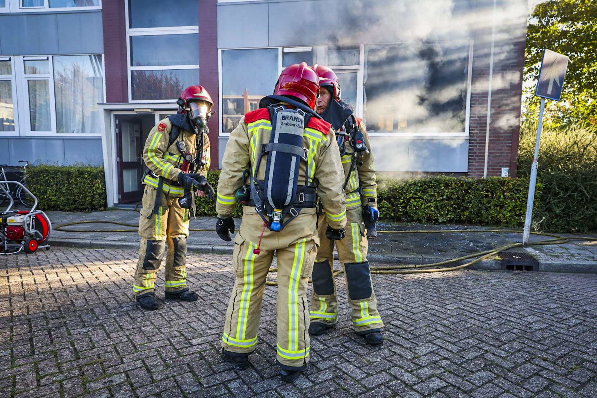 Felle brand in appartement, vijf mensen uit gebouw gehaald - 112Brabant Felle brand in appartement, vijf mensen uit gebouw gehaald - 112Brabant