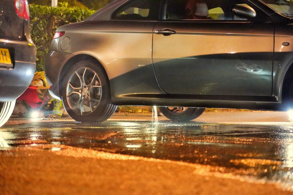 Benzinetank lek nadat automobilist over stuk plastic rijdt - 112Brabant