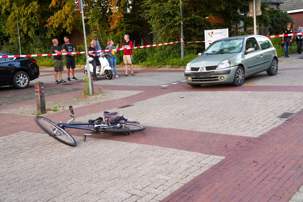 Fietser zwaargewond bij botsing met auto - 112Brabant
