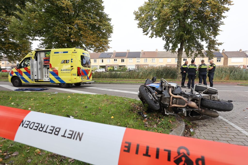 Motoragent raakt gewond bij ongeluk met auto - 112Brabant