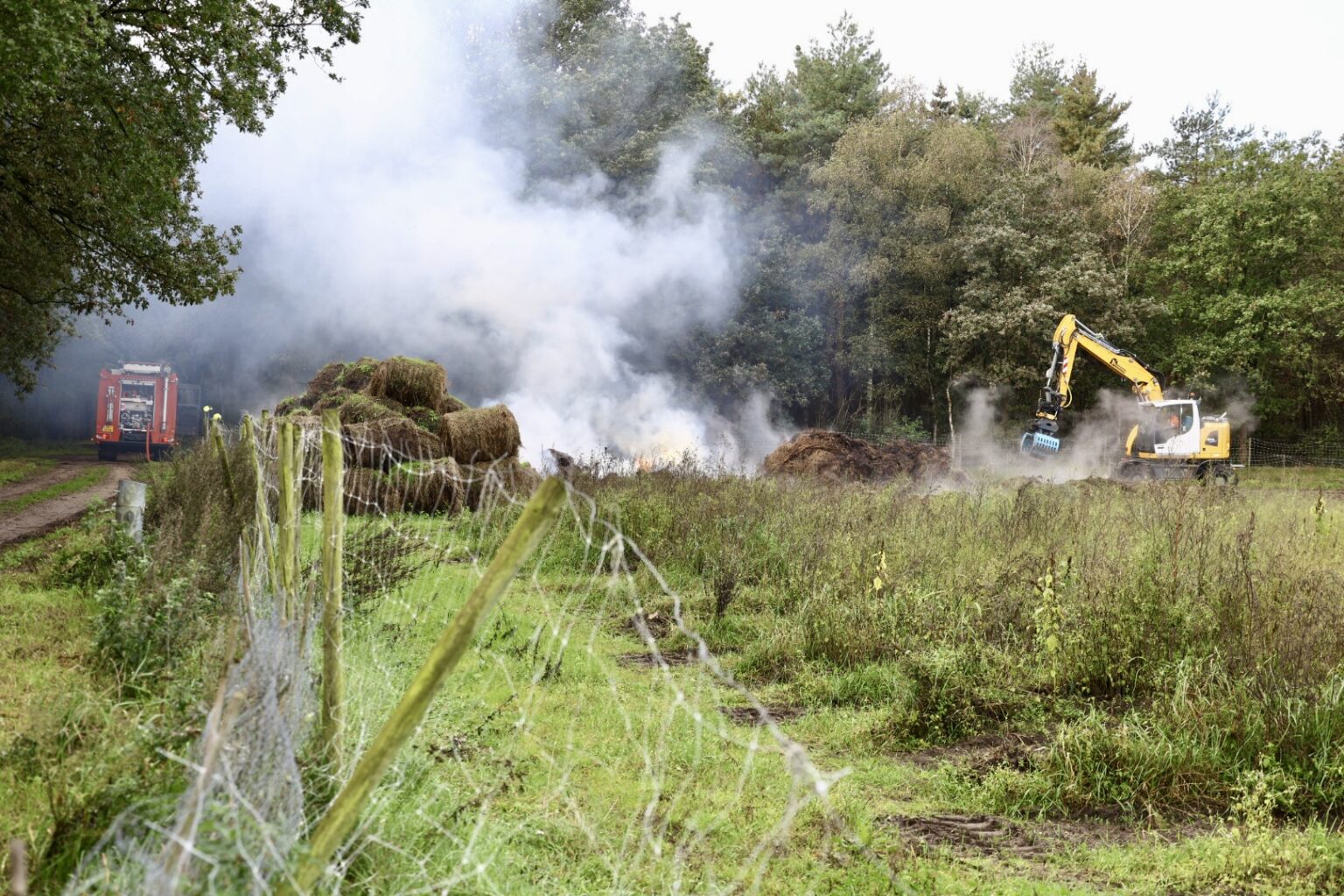 Grote stapel hooibalen in brand - 112Brabant