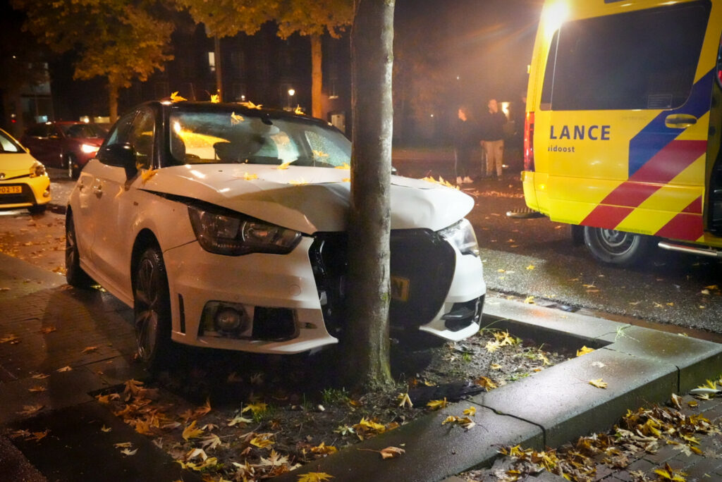 Automobilist gewond na botsing tegen geparkeerde auto - 112Brabant