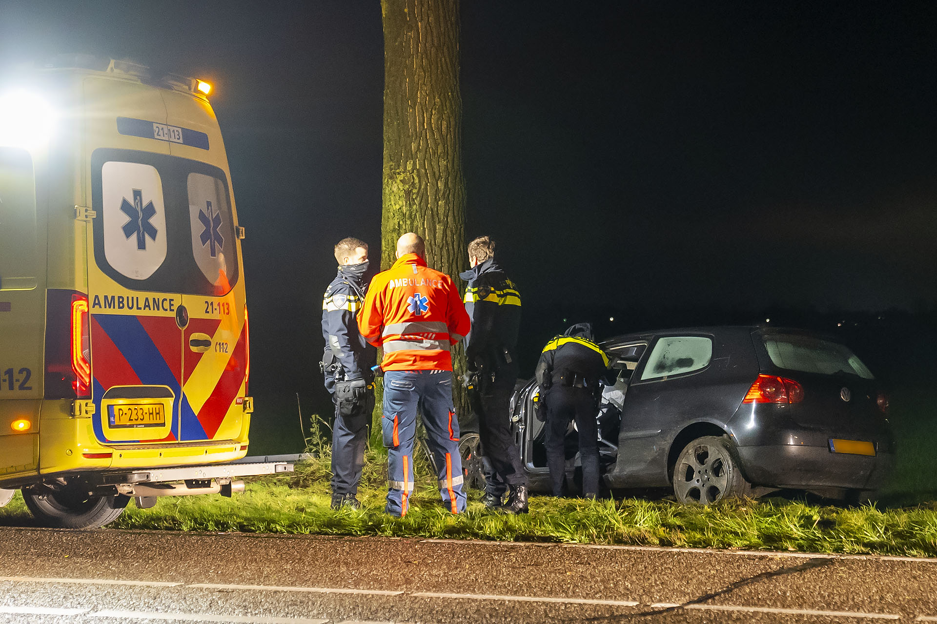 Automobilist gewond na botsing tegen boom - 112Brabant