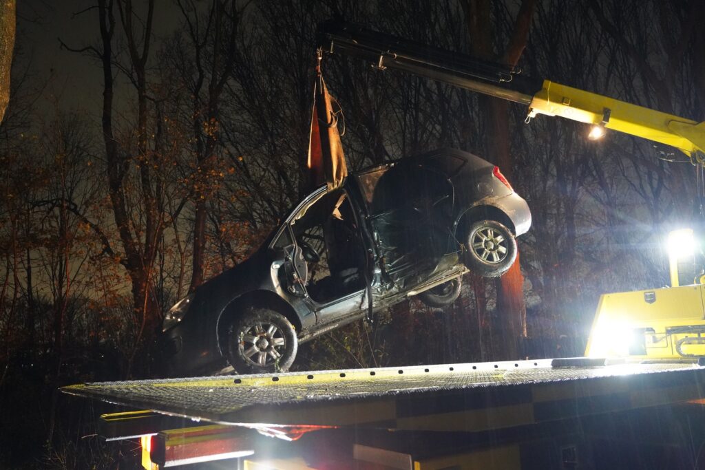 Automobilist ernstig gewond na botsing tegen boom - 112Brabant