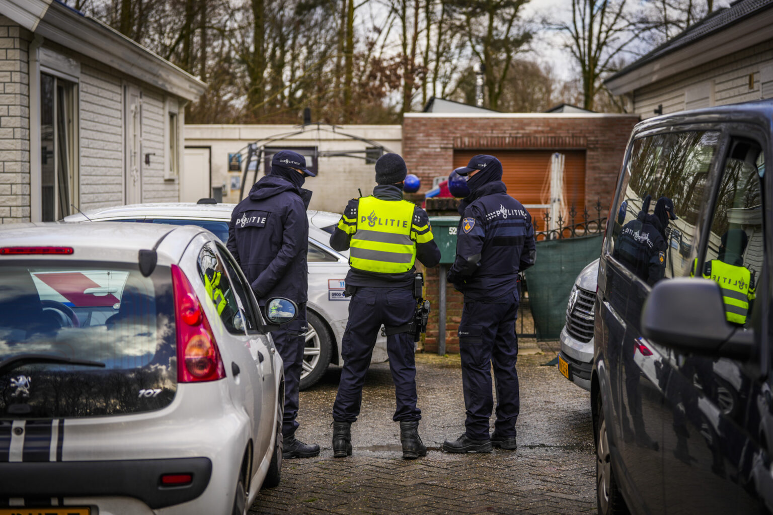 Grote inval op woonwagenkamp, ook EOD ingezet - 112Brabant