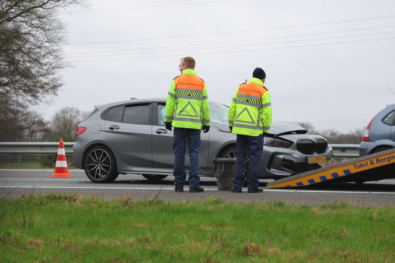 Verkeersbord veroorzaakt ongeluk met vijf auto’s: snelweg dicht - 112Brabant