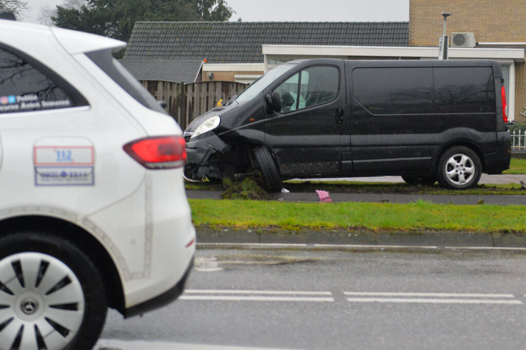 Veel schade na frontale botsing - 112Brabant