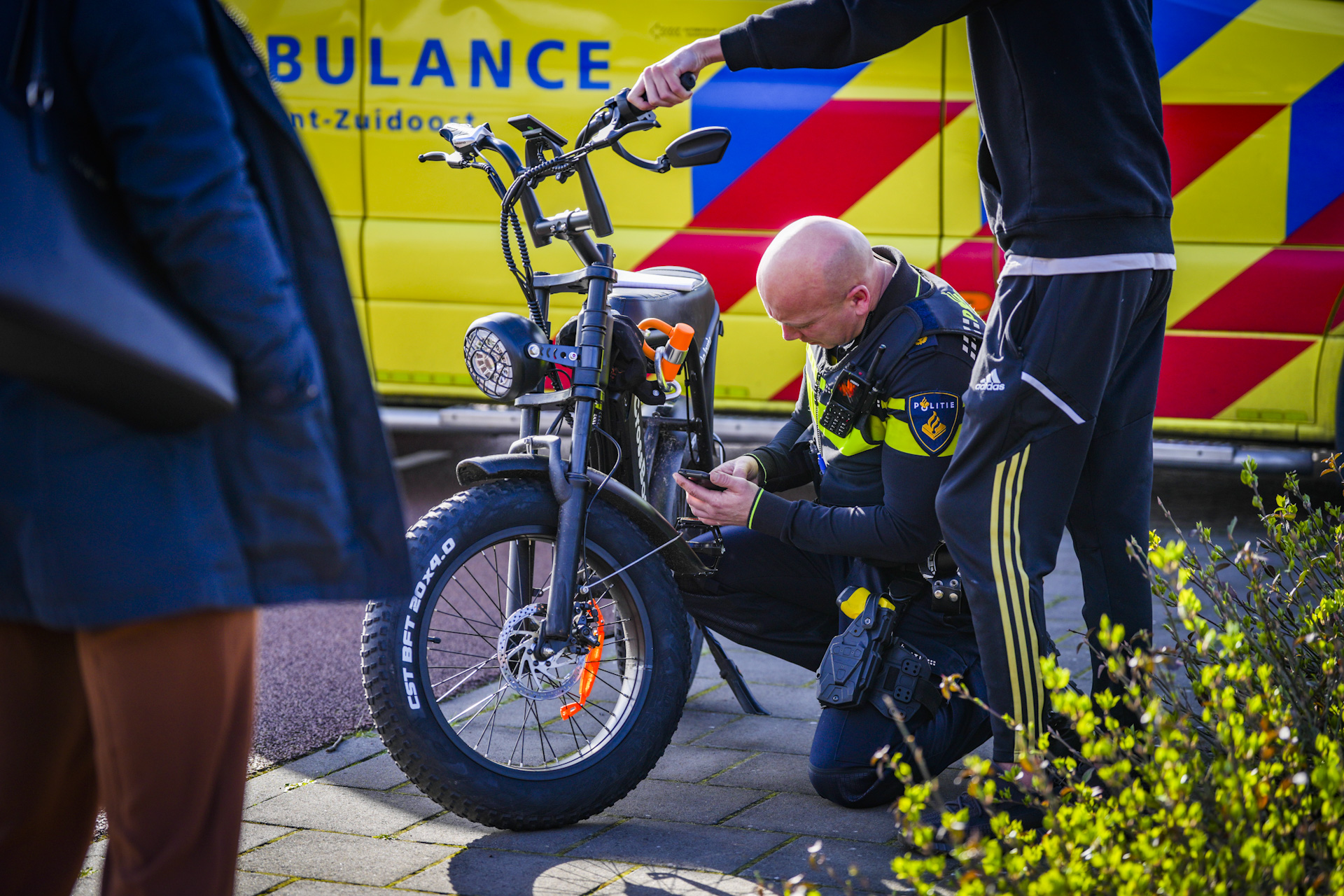 Jongen op fatbike gewond na botsing met auto - 112Brabant