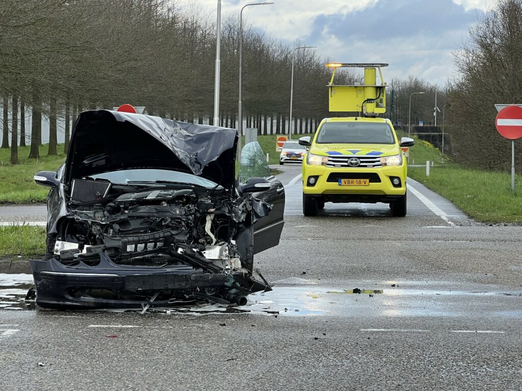 Veel schade na ongeval, weg tijdelijk dicht - 112Brabant