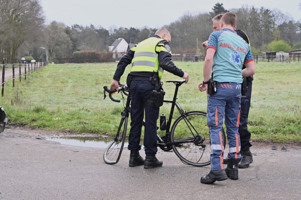 Wielrenner gewond na botsing met auto - 112Brabant