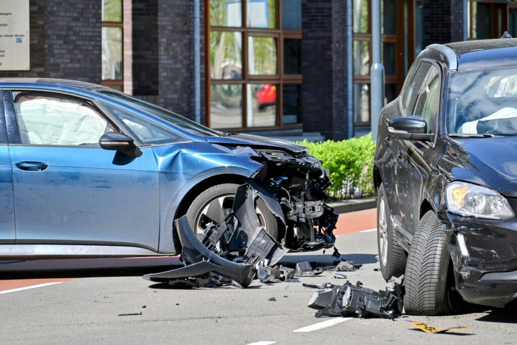 Veel schade na botsing - 112Brabant