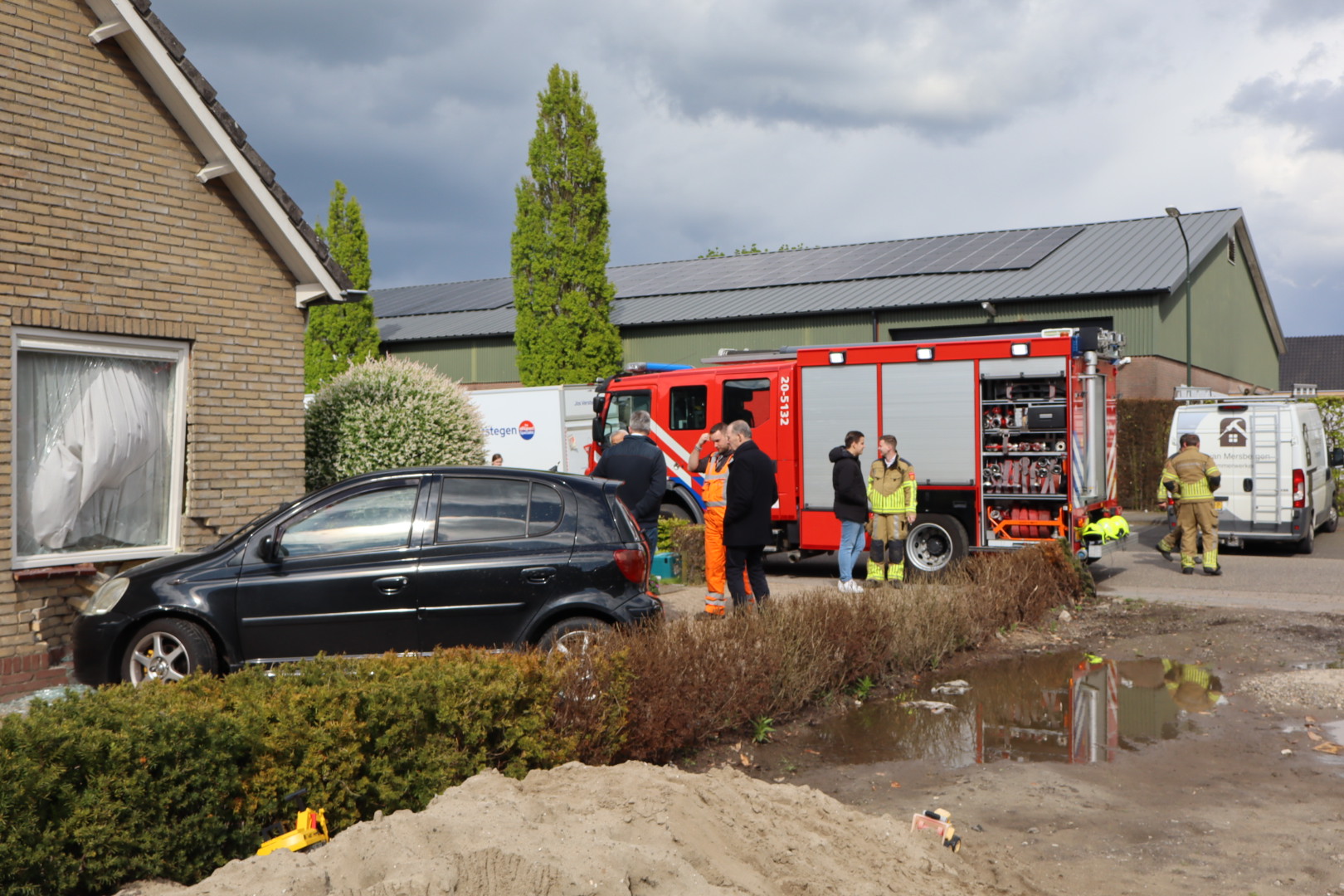 Automobilist verliest macht over stuur en komt tegen woning tot stilstand - 112Brabant