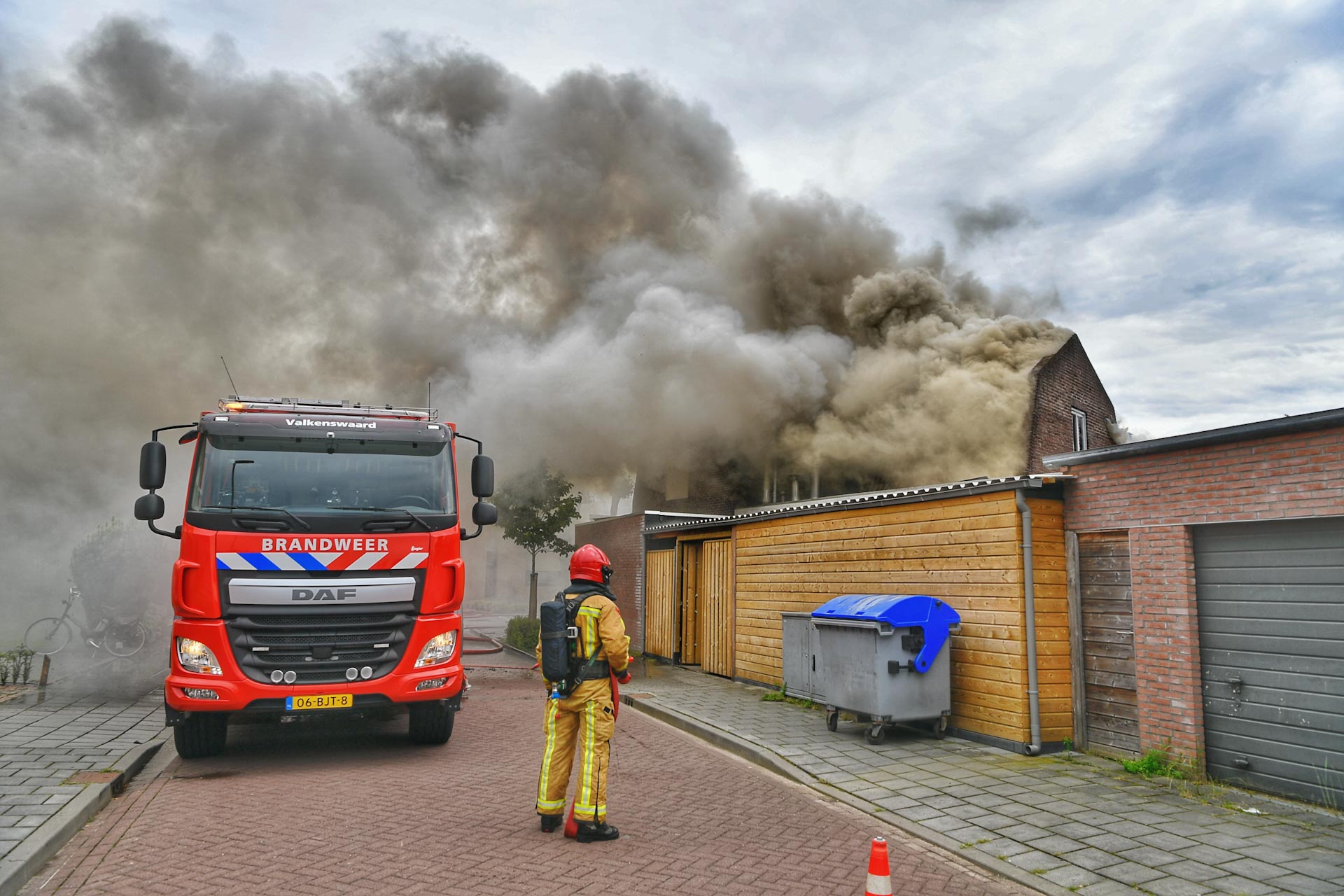 Grote uitslaande brand in winkel, NL-alert verzonden - 112Brabant