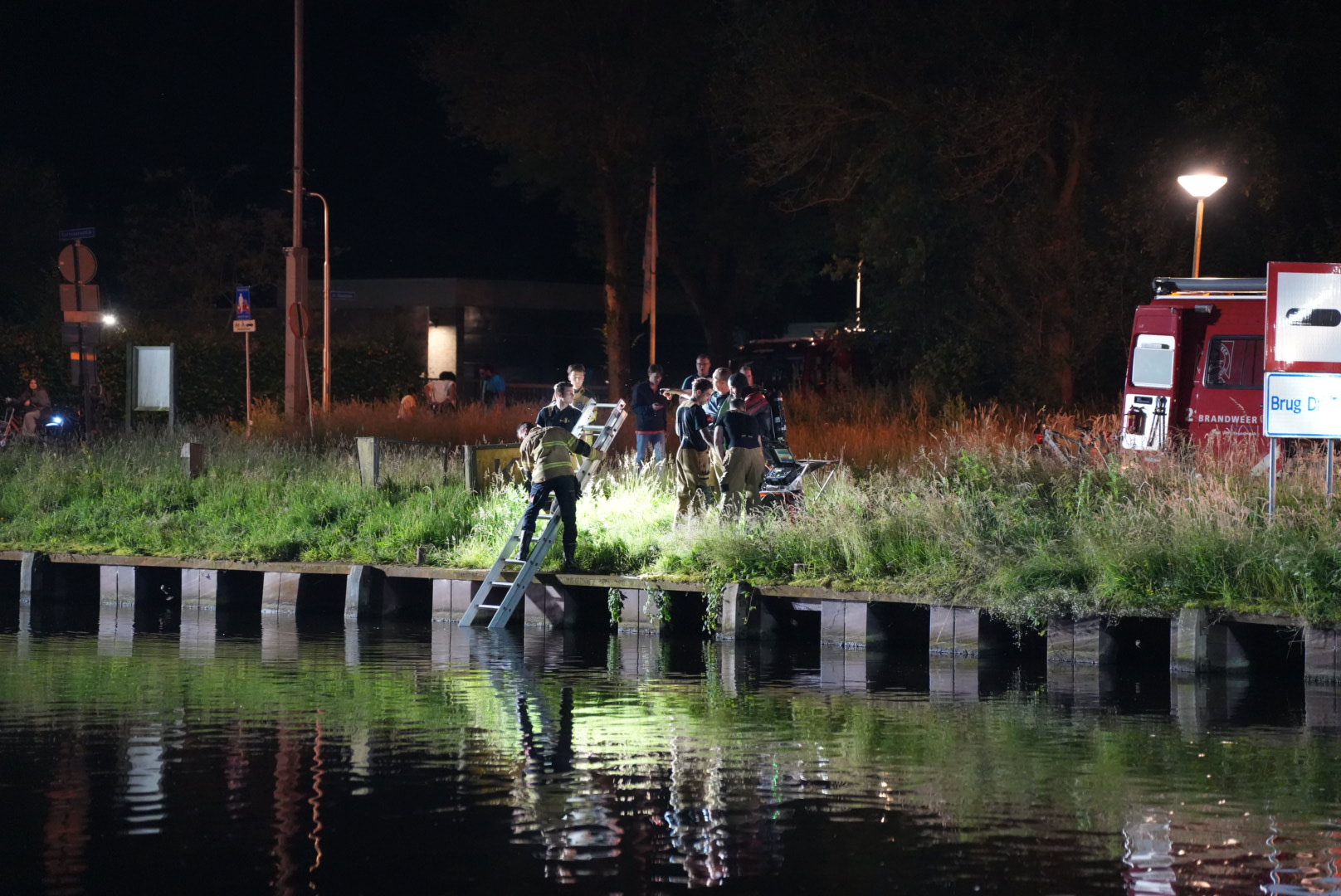 Grote zoekactie na melding persoon te water - 112 Nederland