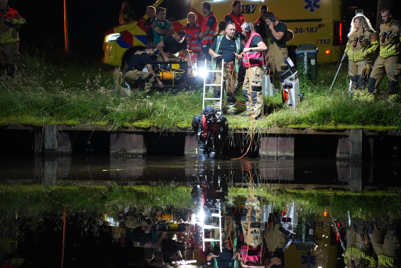 Grote zoekactie na melding persoon te water - 112 Nederland