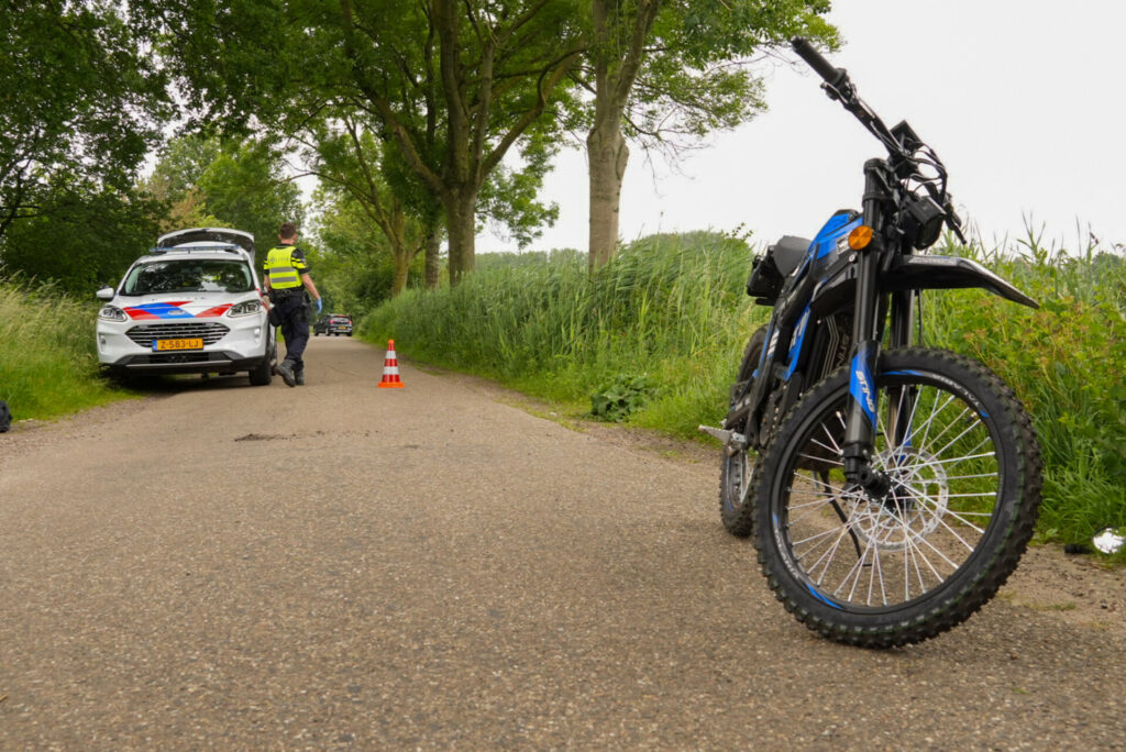 Jongen op elektrische bromfiets zwaargewond na botsing met auto - 112Brabant
