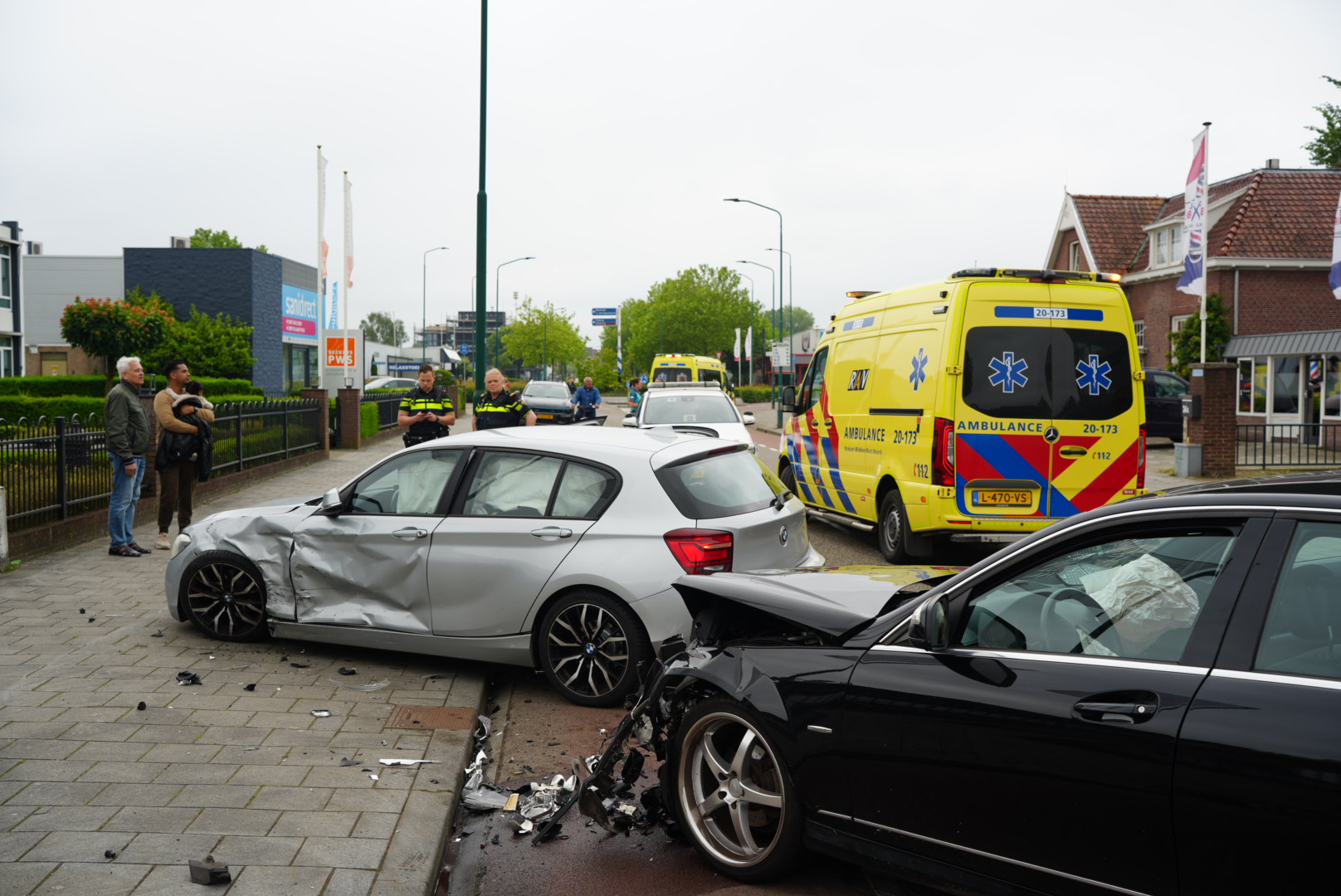 Veel schade en meerdere gewonden na ongeval - 112Brabant