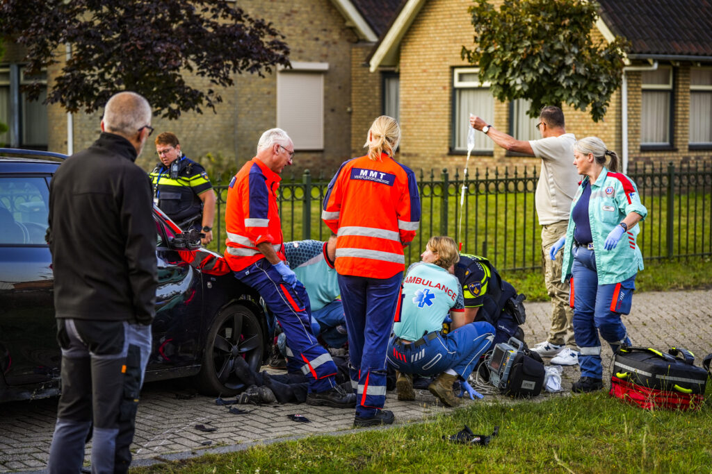 Jongen zwaargewond door botsing, slachtoffer knalt vol tegen auto - 112Brabant