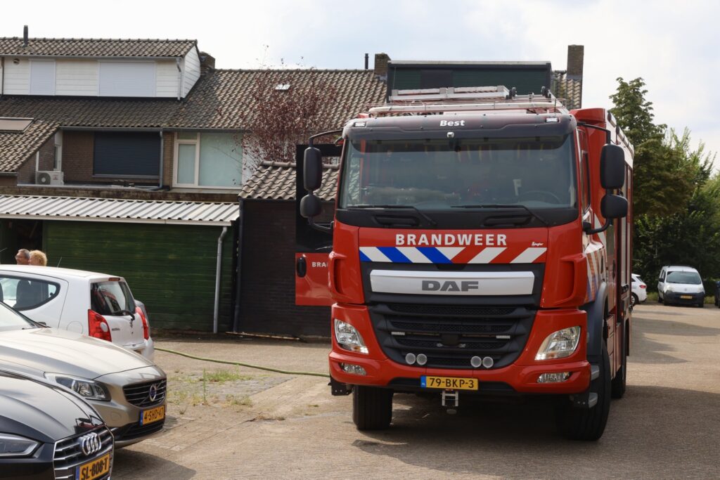 Onkruid branden gaat fout, schuurtje vat vlam - 112Brabant