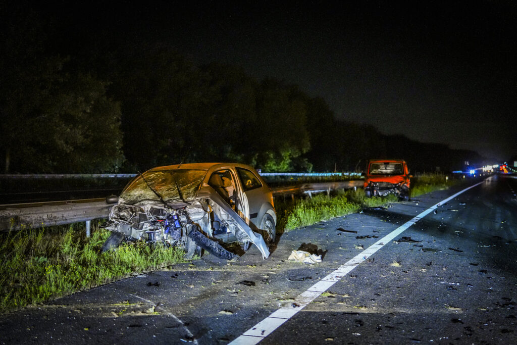 Automobilist ernstig gewond na ongeval, snelweg uren dicht - 112Brabant
