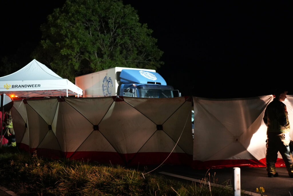 Automobilist komt om het leven bij botsing met een vrachtwagen - 112Brabant