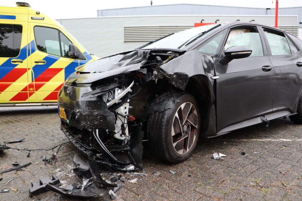 Gewonde bij ongeluk tussen twee auto’s - 112Brabant