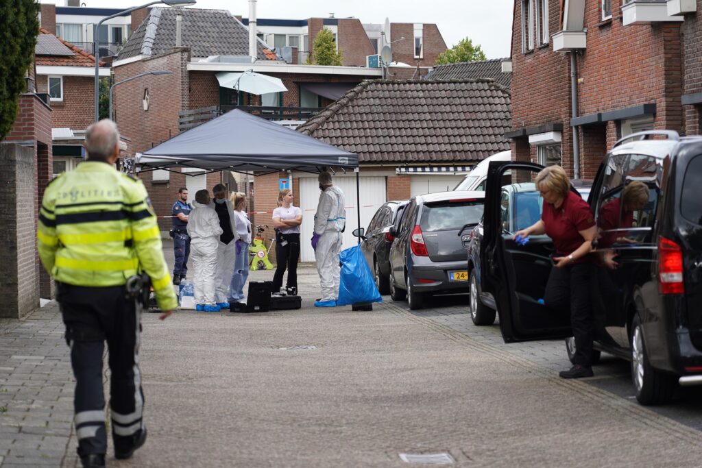Dode vrouw aangetroffen, politie doet groot onderzoek - 112Brabant