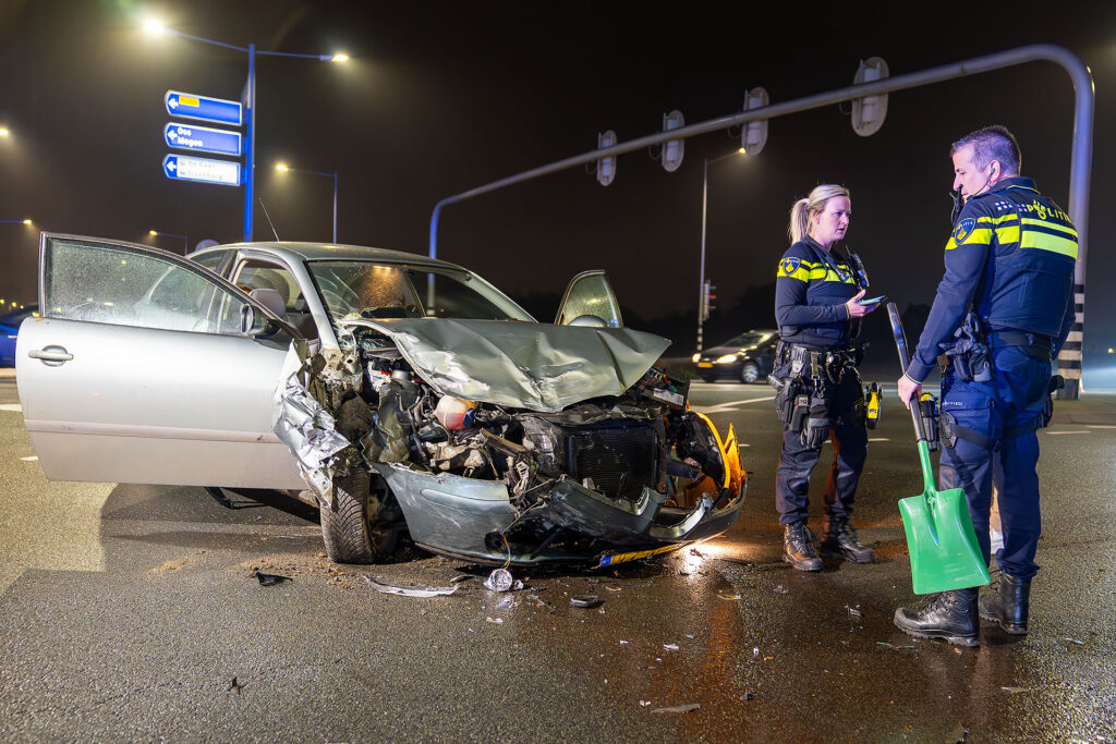 Gewonde en veel schade na ongeval tussen twee auto’s - 112Brabant
