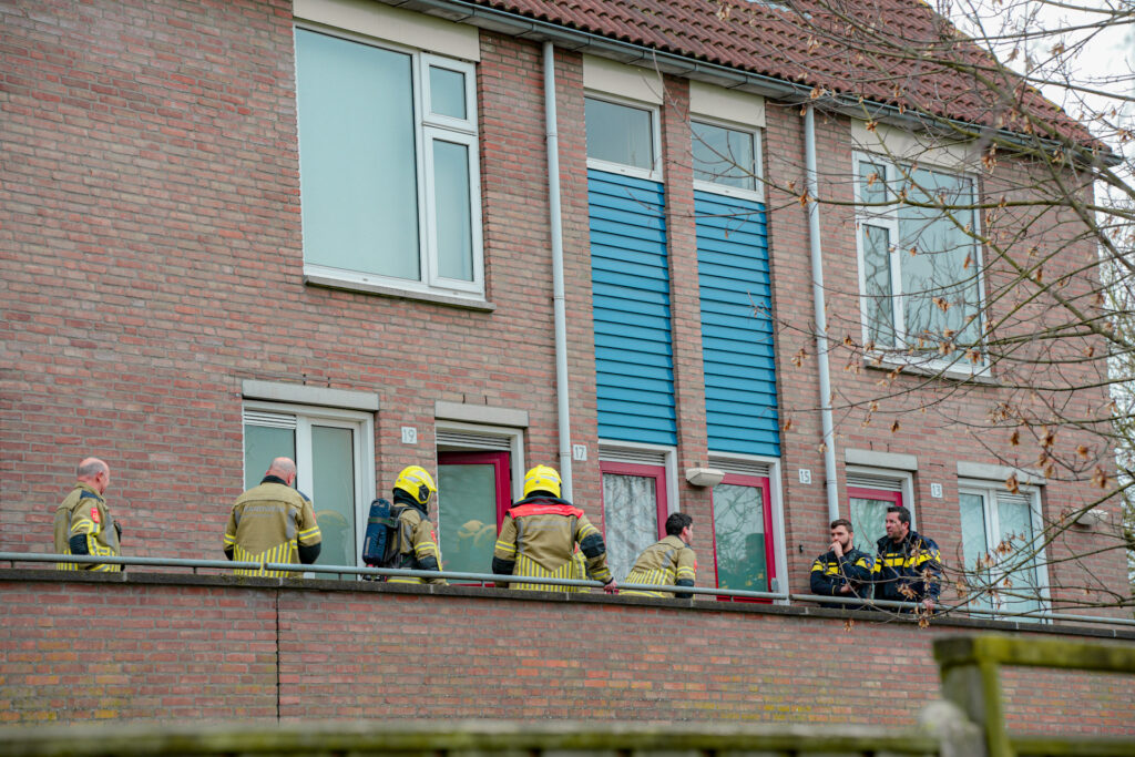 Deur opengebroken vanwege vreemde lucht in woning - 112Brabant