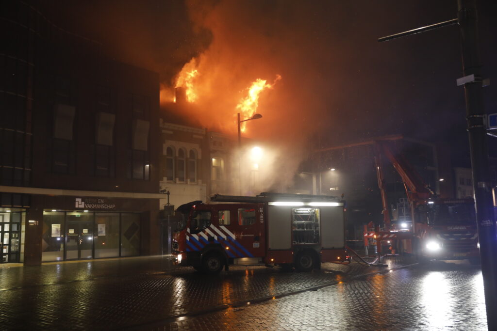 Grote uitslaande brand in centrum van Roosendaal - 112Brabant