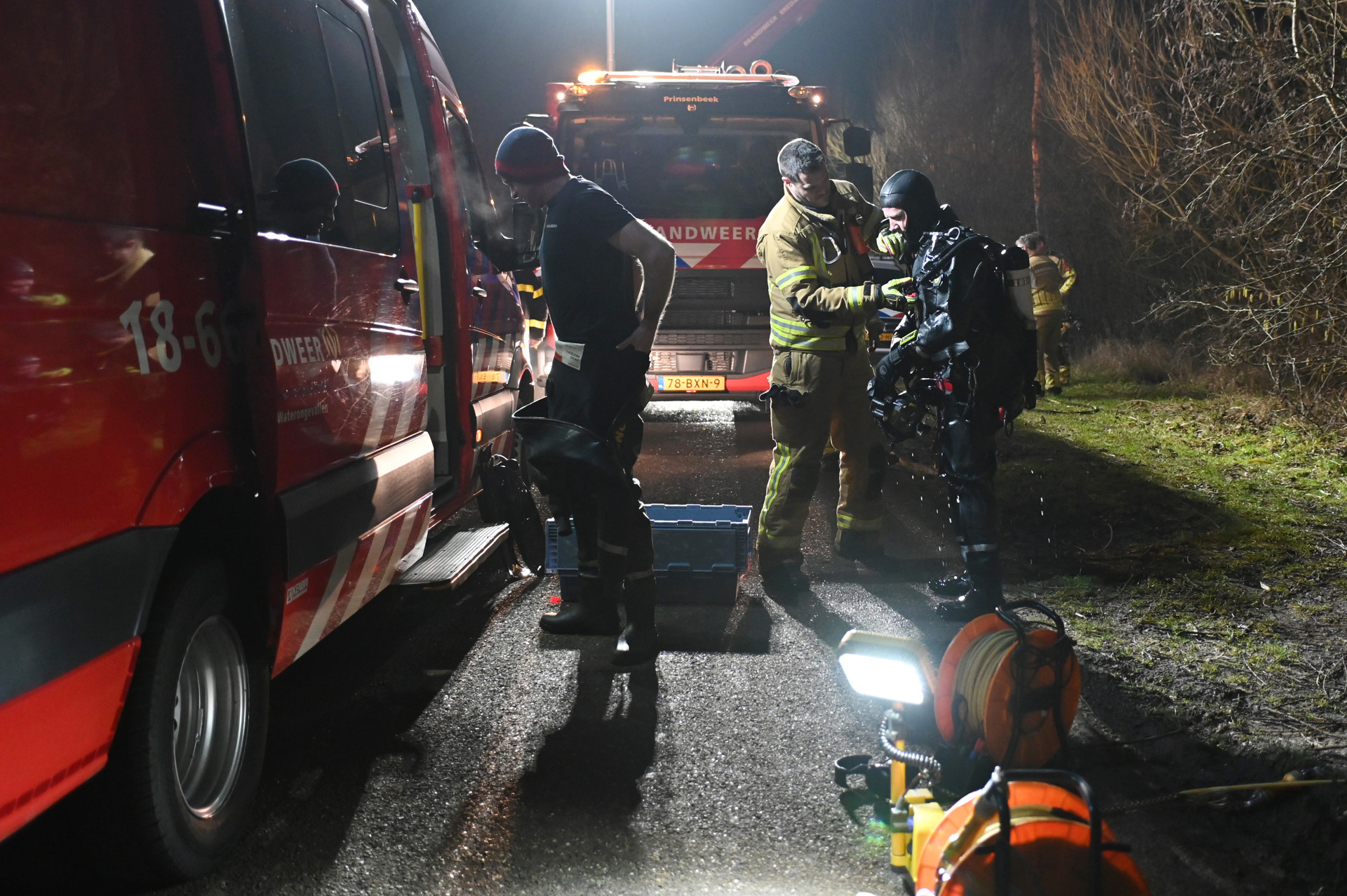 Lichaam vermiste vrouw aangetroffen na grote zoekactie met duikers en helikopter - 112 Nederland