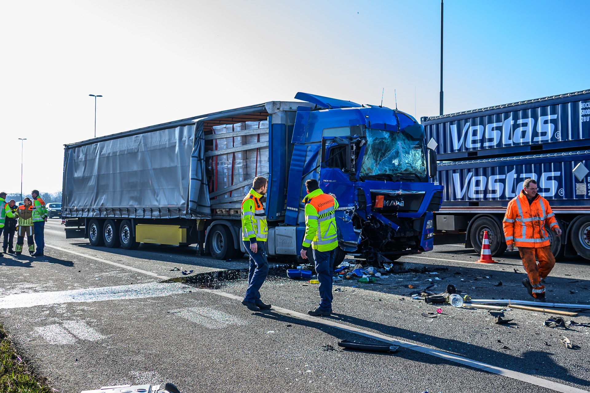 Ravage op snelweg na ongeval met twee vrachtwagens - 112Brabant