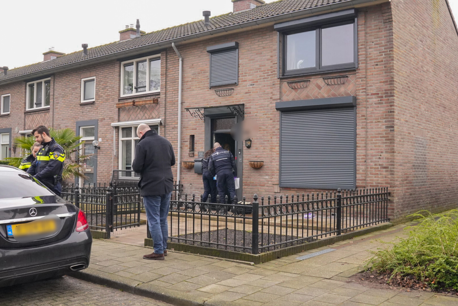 Mogelijk explosief ontdekt in woning tijdens politieonderzoek - 112 Nederland