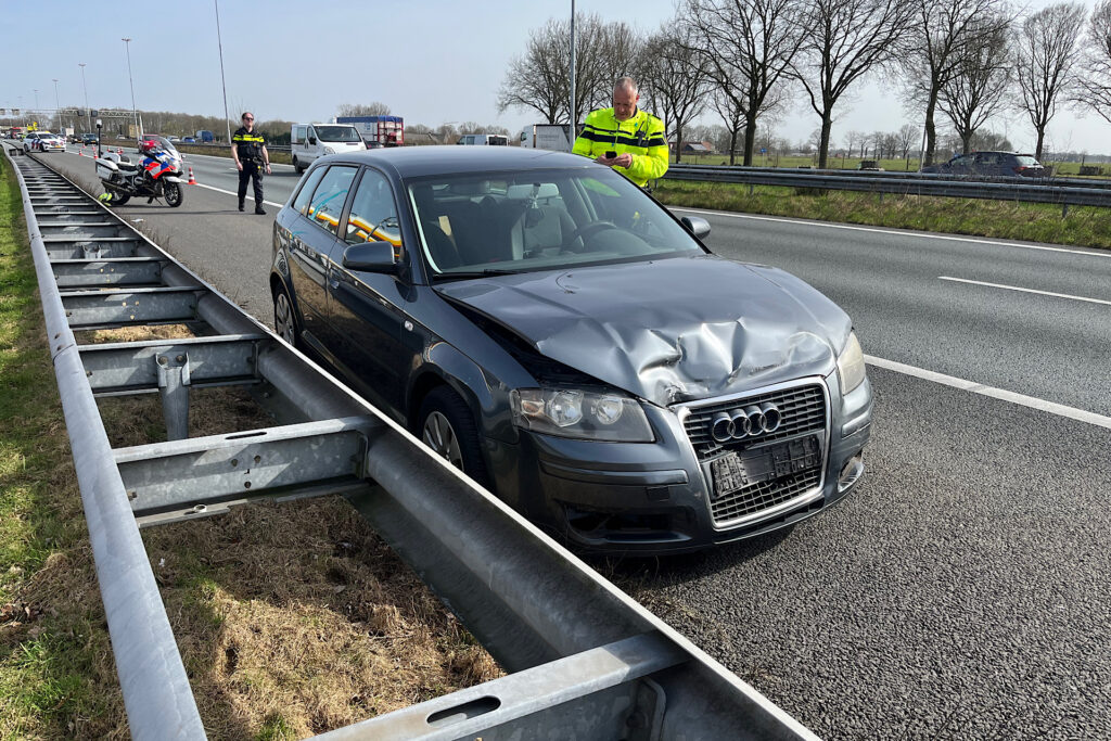 Drie auto’s botsen op elkaar, file van drie kilometer - 112Brabant