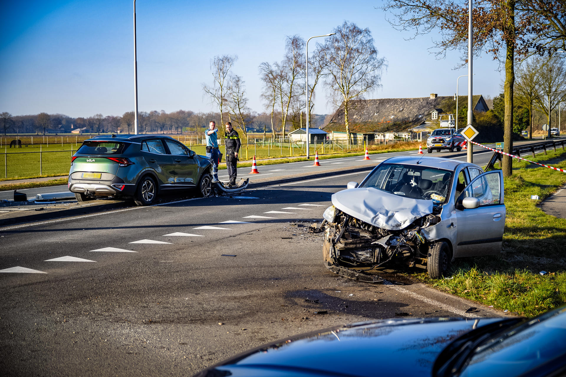 Gewonde bij flinke aanrijding op kruising - 112 Nederland