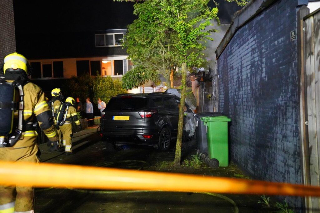 Schuren en auto in brand, mogelijk asbest vrijgekomen - 112Brabant