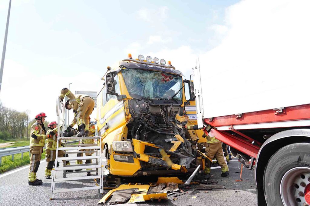UPDATE Zwaar ongeval op de snelweg, weg dicht - 112Brabant