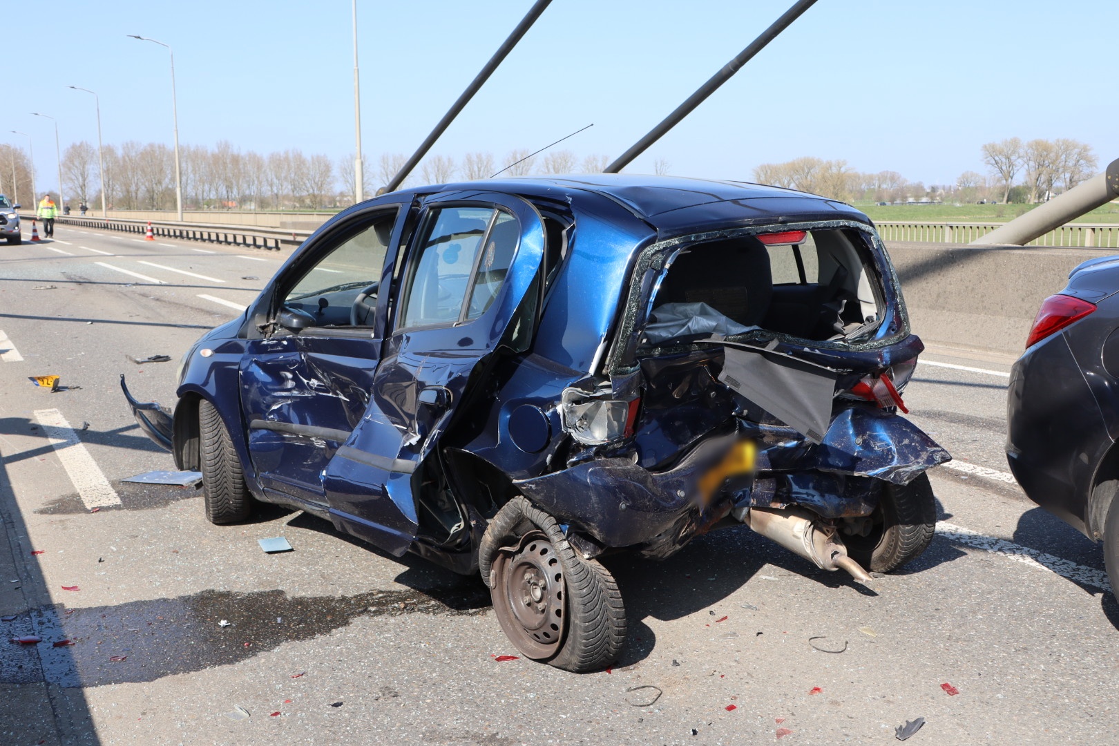 Ravage en gewonde na flinke aanrijding tussen vier voertuigen - 112 Nederland